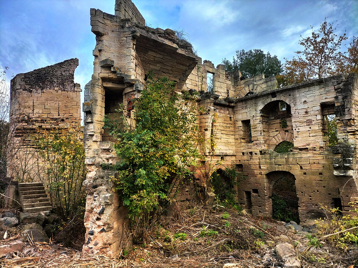 Les ruines du vieux moulin fortifié